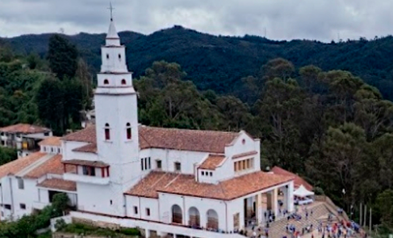 Sendero de Monserrate durante Semana Santa 2025